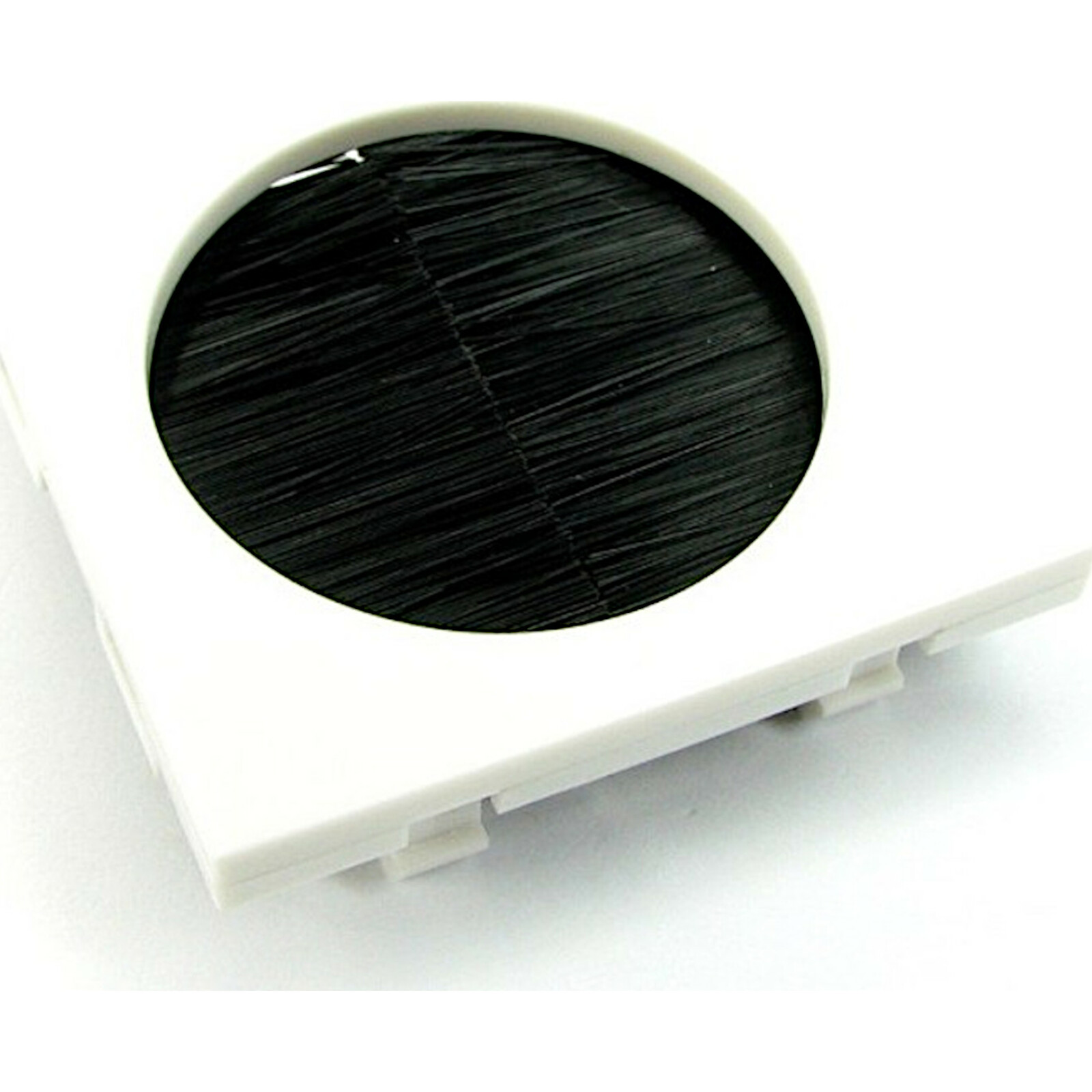 AR-30-026 - aura Euro Module Full Circle Brushes Insert White